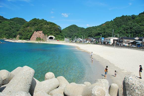 【2019年】兵庫県の綺麗な海「諸寄海水浴場」情報！水質や営業時間は？ 日本の綺麗なビーチ達