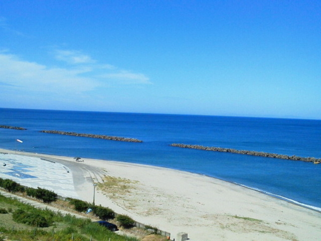 【2019年】新潟県の綺麗な海「瀬波温泉海水浴場」情報！水質や営業時間は？ 日本の綺麗なビーチ達