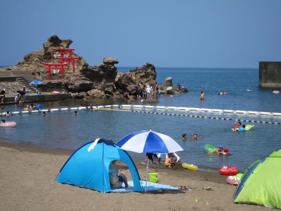 【2019年】新潟県の綺麗な海「笠島海水浴場」情報!水質や営業時間は? 日本の綺麗なビーチ達