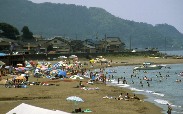 【2019年】新潟県の綺麗な海「藤崎海水浴場」情報！水質や営業時間は？ 日本の綺麗なビーチ達